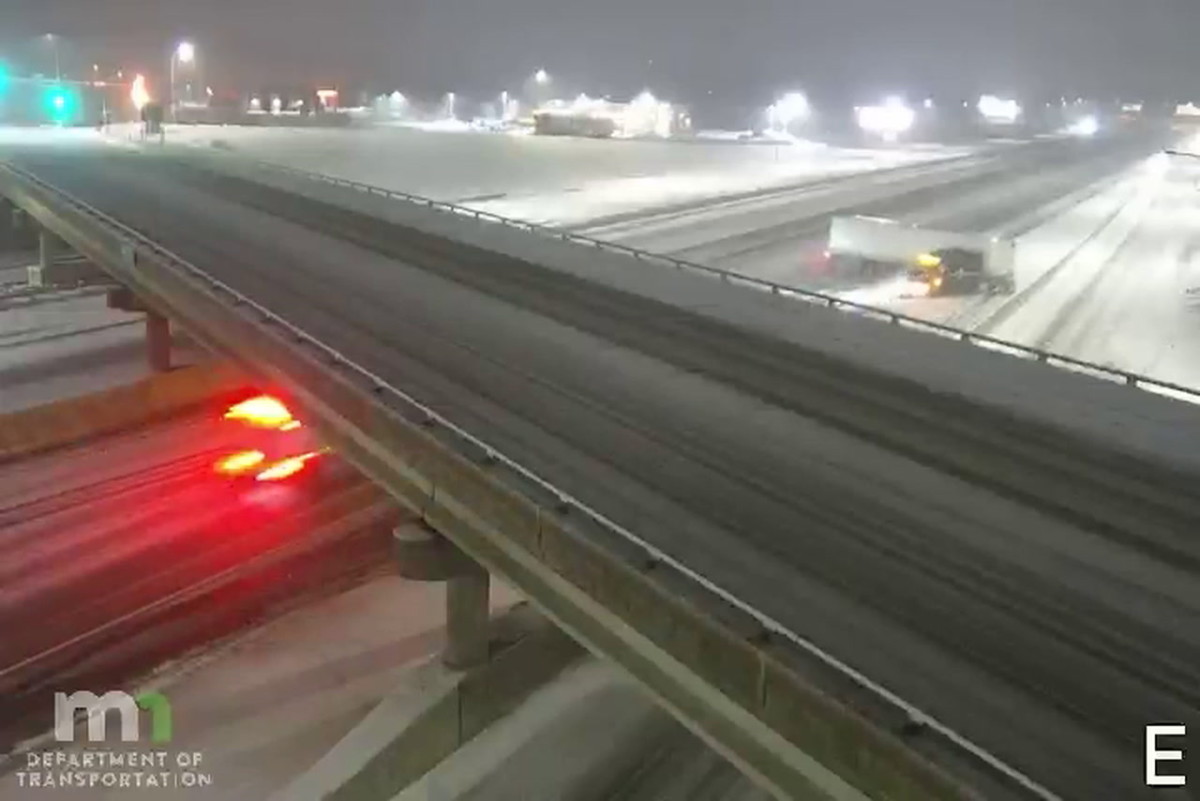Semi jackknifed on Minnesota highway - Bring Me The News