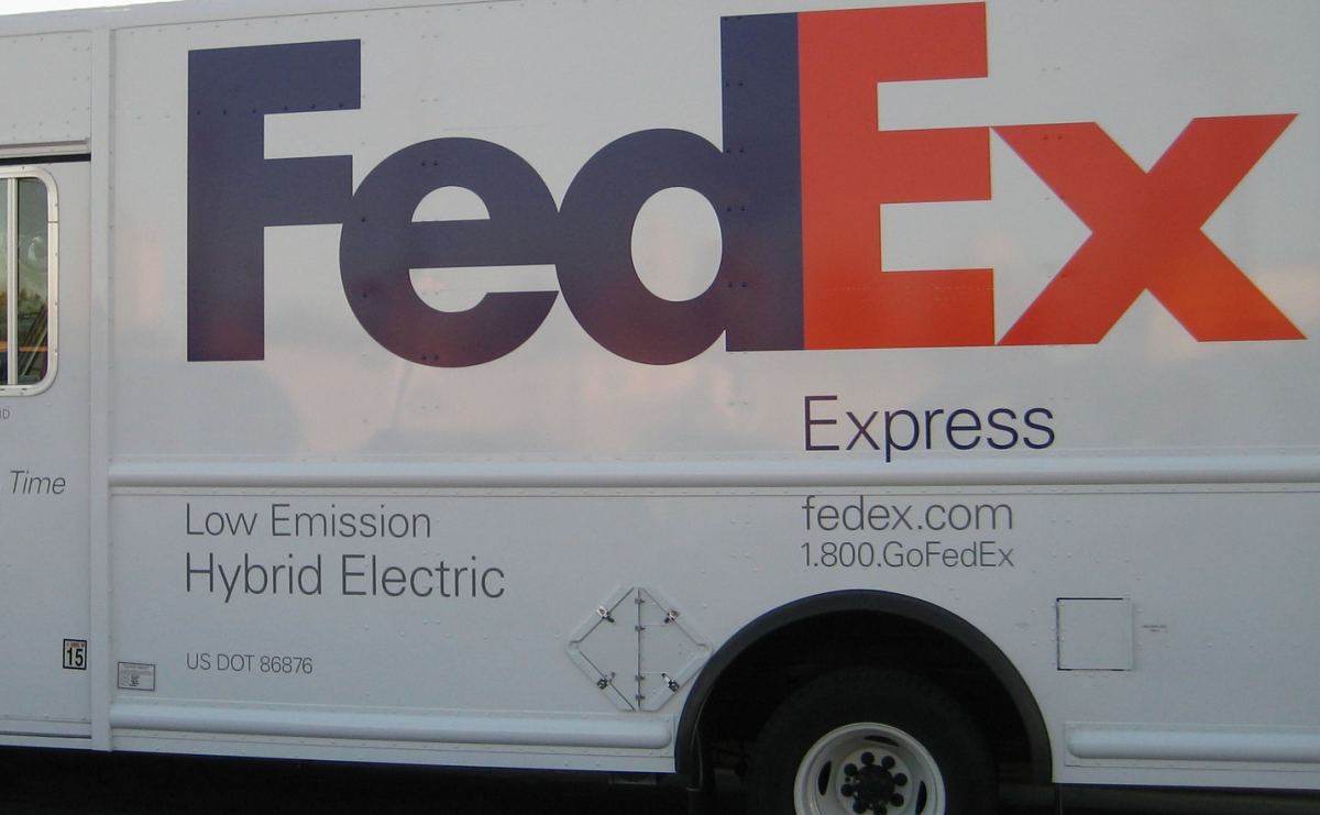 FedEx driver falls asleep moments before head-on crash - Bring Me The News