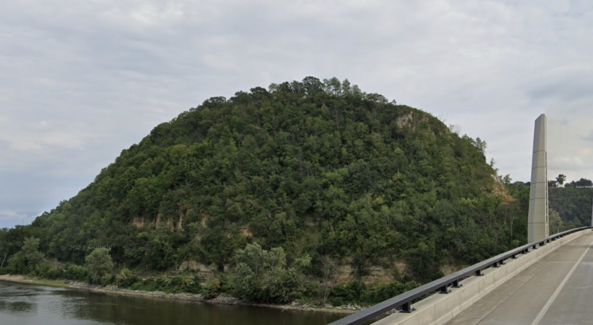 Hiker rescued after fall on bluff in Red Wing - Bring Me The News