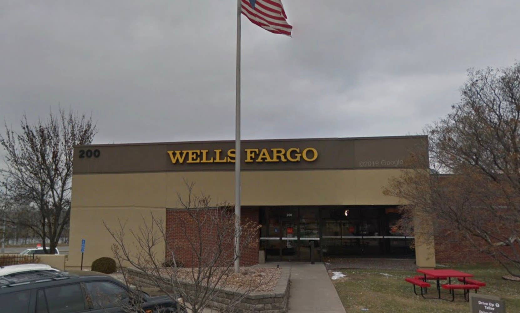 Waite Park man who held bank employees as hostages in armed robbery ...