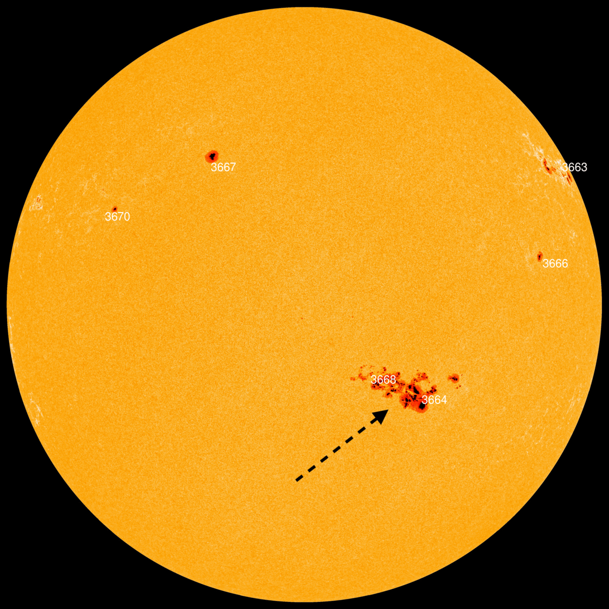 Northern lights in Minnesota: Giant sunspot hurls 3 coronal mass ...
