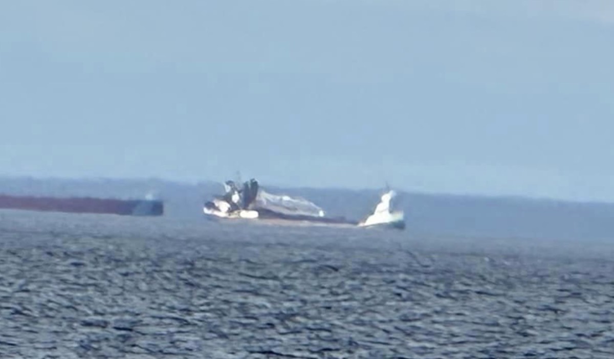 Damaged freighter arrives in Thunder Bay after emergency on Lake ...