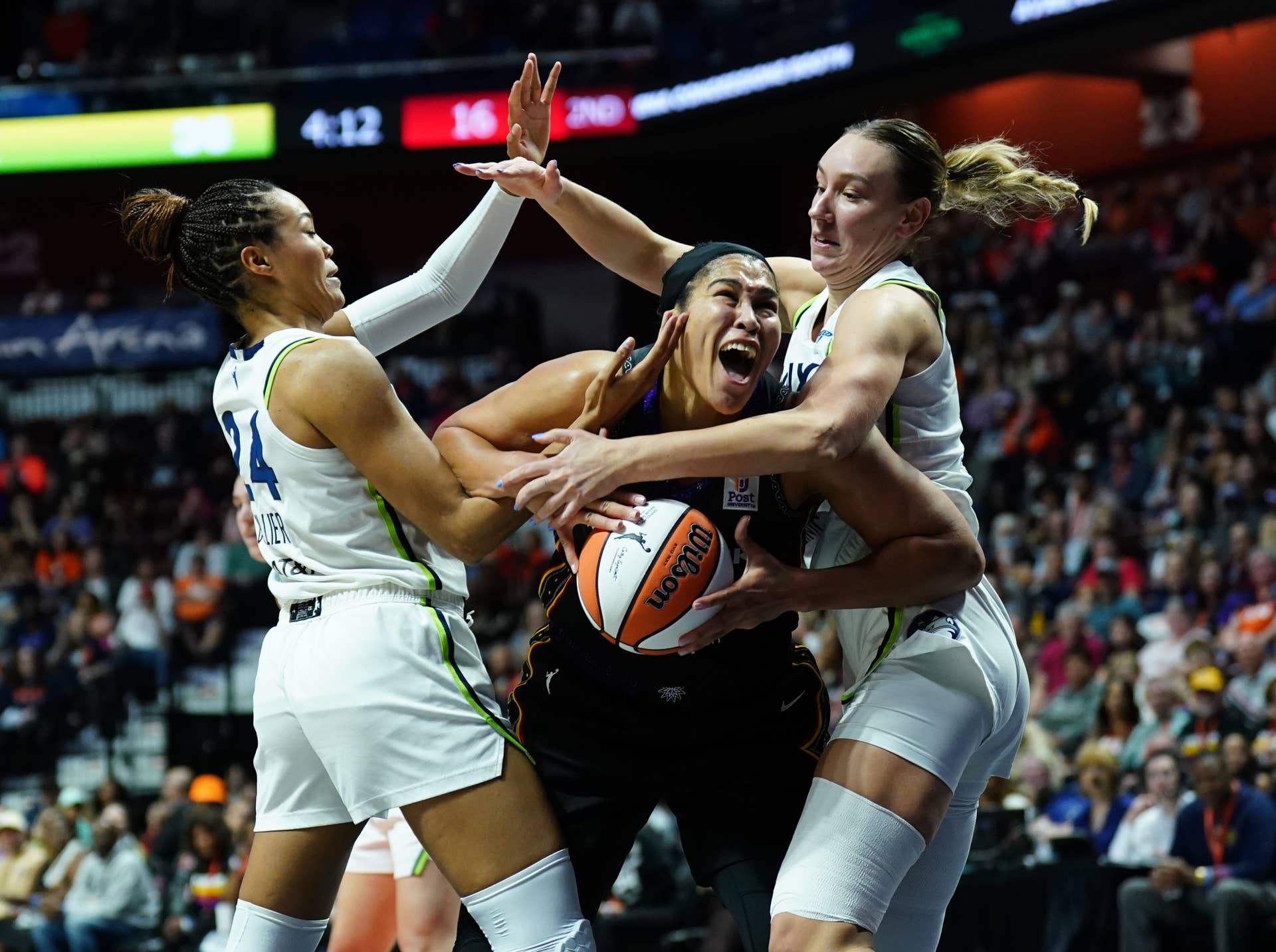 Lynx see halftime lead slip away after rough third quarter in Game 4 ...