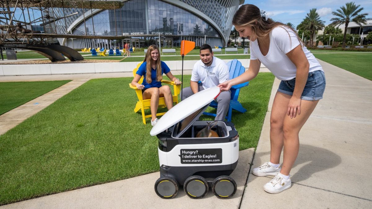 University of Minnesota introduces food delivery robots to East Bank ...