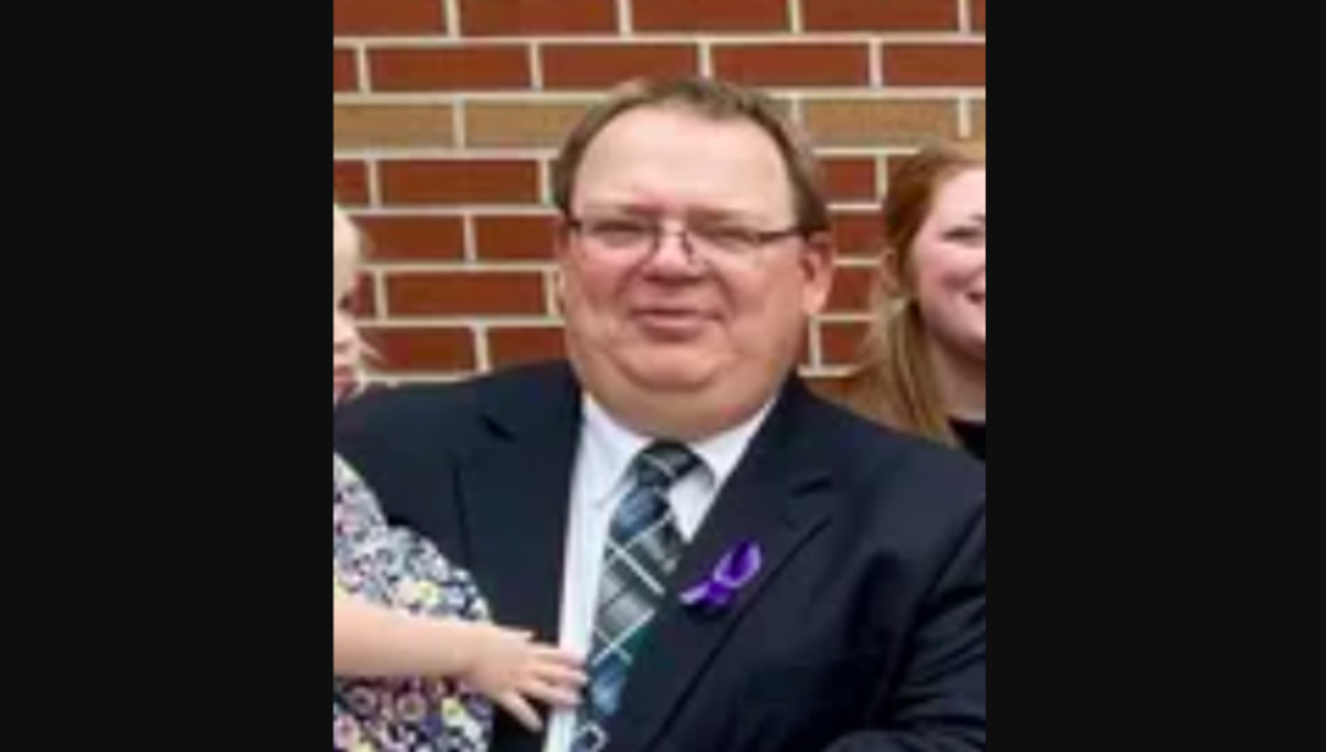 Principal who 'acted selflessly' during Iowa school shooting dies in ...