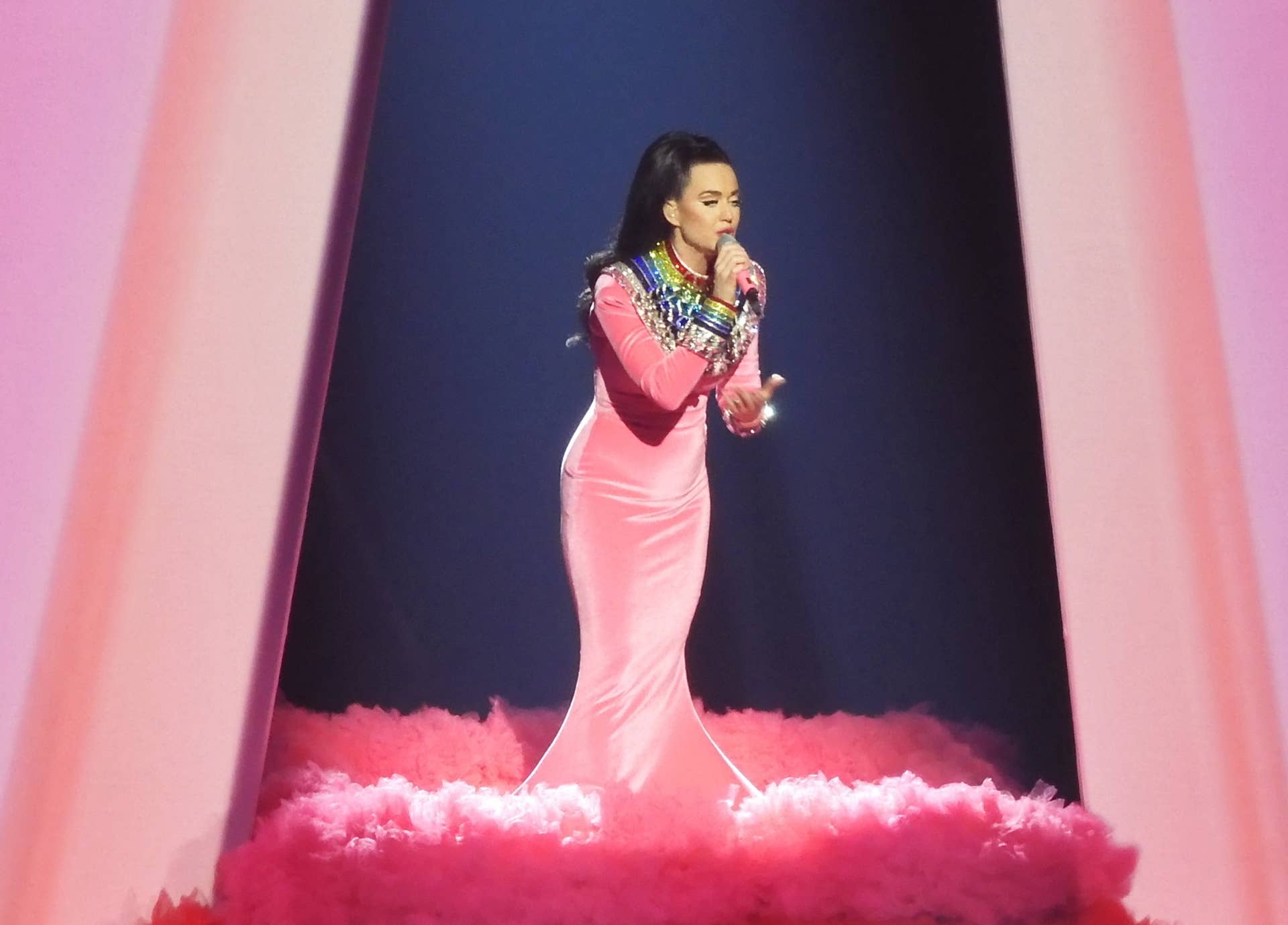 'Technical difficulties' delay Katy Perry's Target Center show, keeping ...