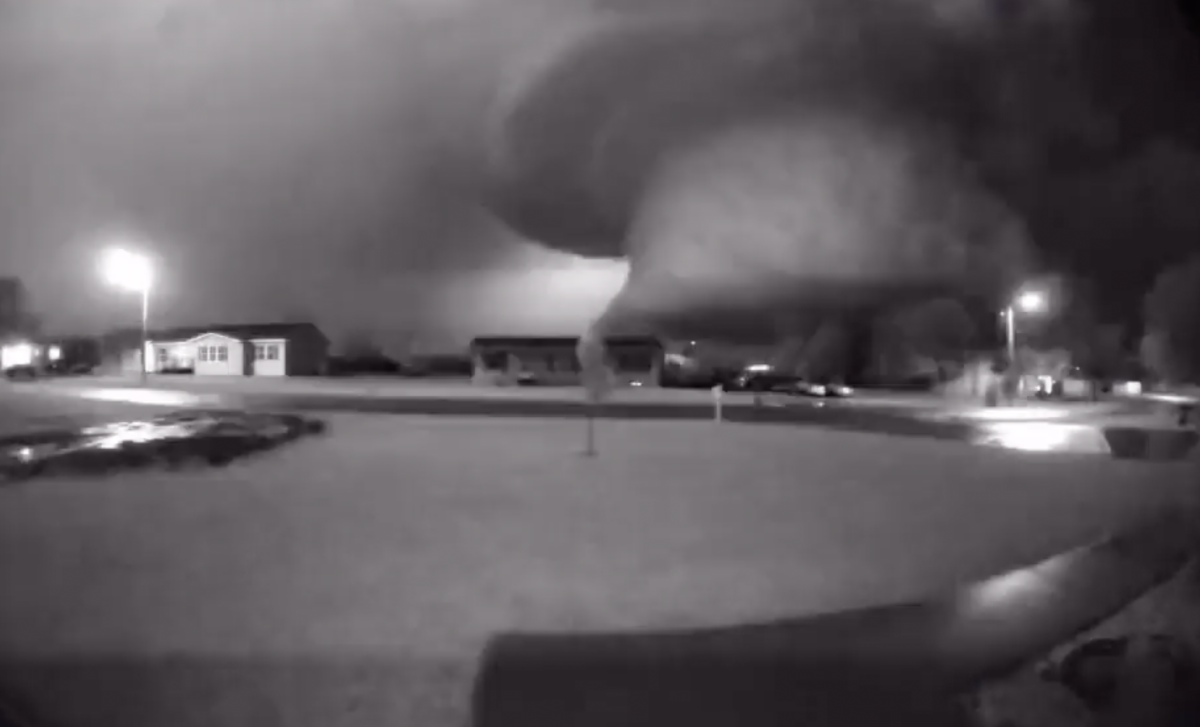 Terrifying video of the deadly Enderlin, ND tornado - Bring Me The News