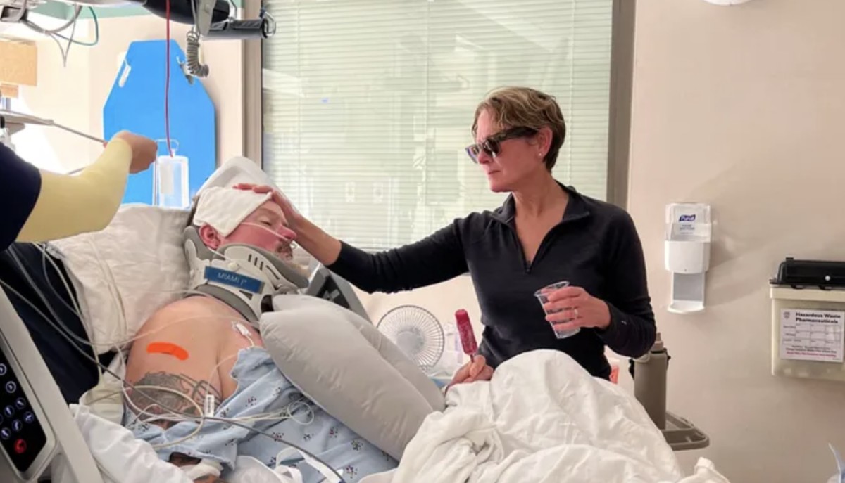 Austin art teacher hospitalized after falling from ladder while cutting ...