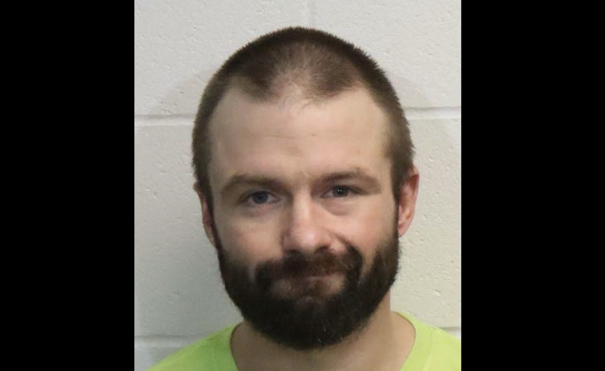 'Do not approach': Hunt for escaped prisoner in northern Minnesota ...