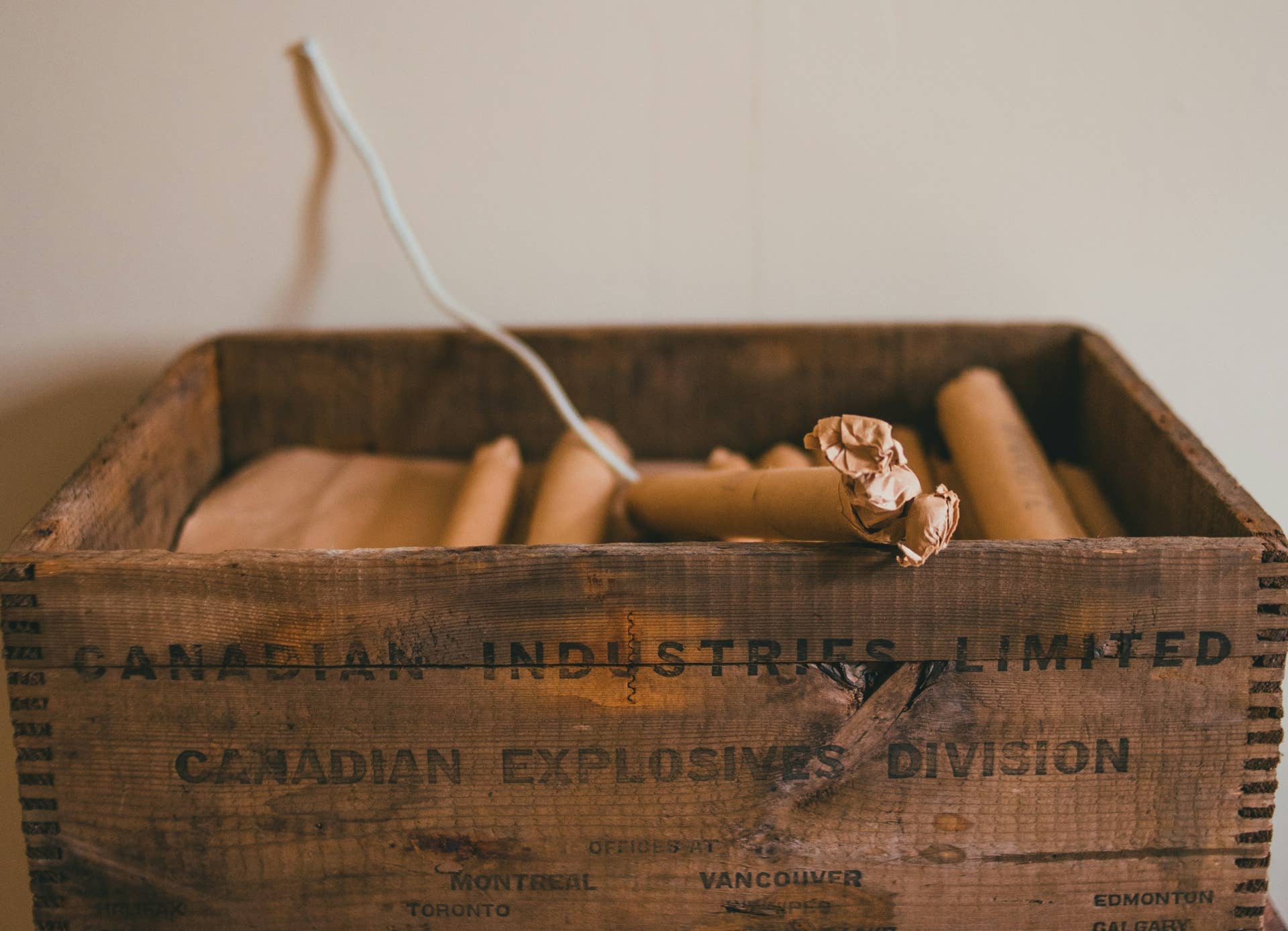 Man finds 50 sticks of dynamite in Medina garage, nearby residents ...