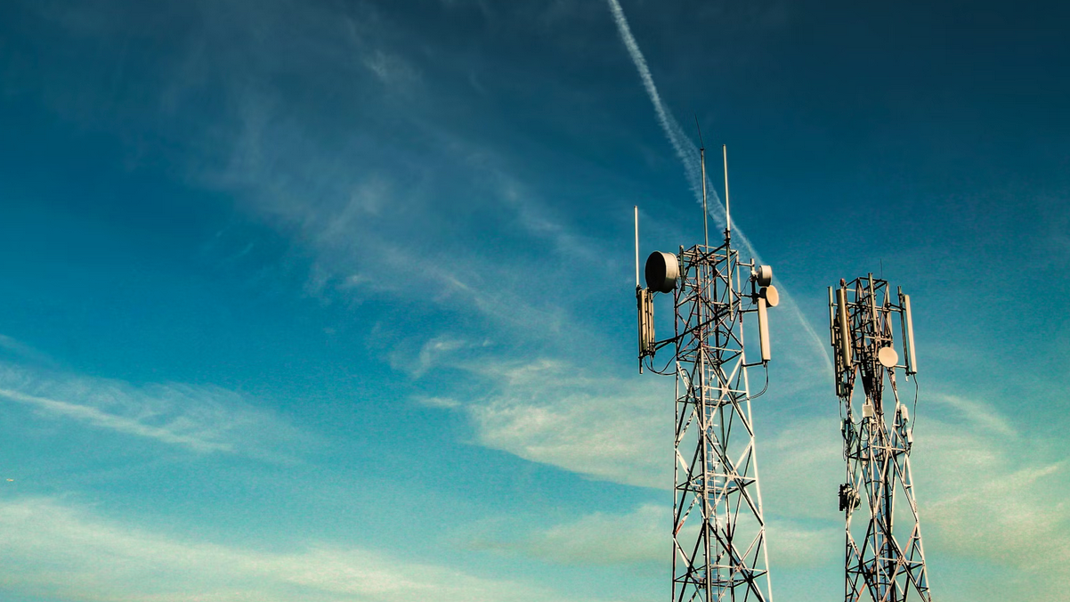 Worker dies in 100-foot fall from tower in northwestern Wisconsin ...