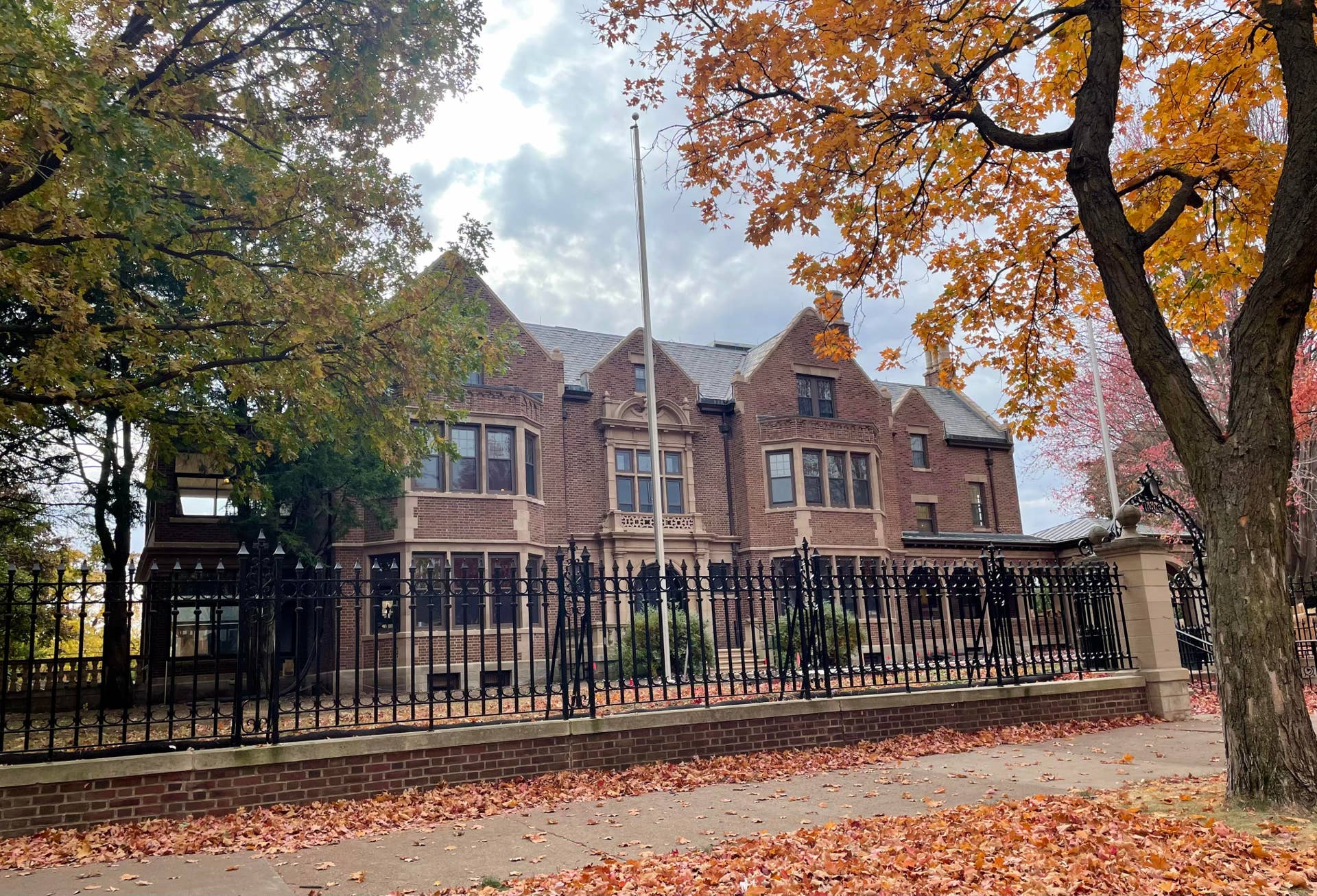 Someone graffitied 'Walz failed' on roof of Minnesota Governor's ...
