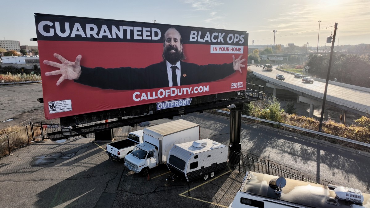 'Call of Duty' is taking over Kris Lindahl billboards, replicating his familiar pose - Bring Me ...