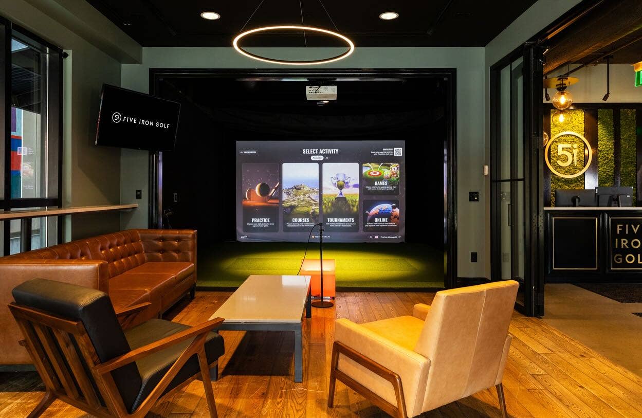 Five Iron Golf, a golf simulator bar, opens in North Loop - Bring Me ...