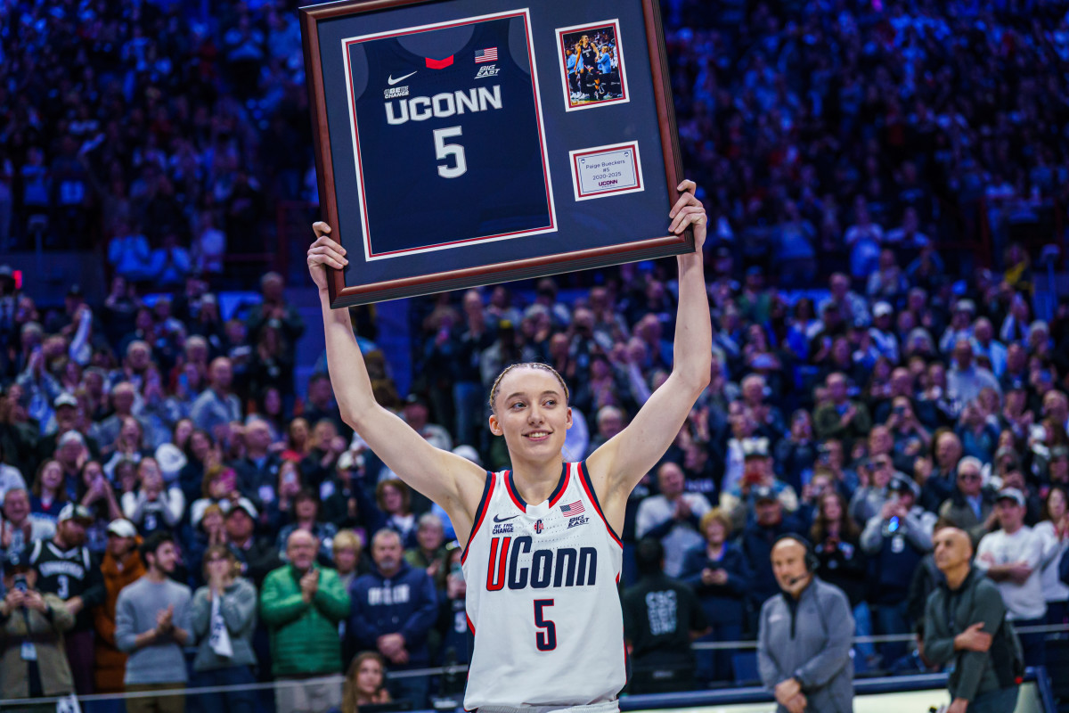 Watch: Paige Bueckers gets inducted into UConn's 'Huskies of Honor' on ...