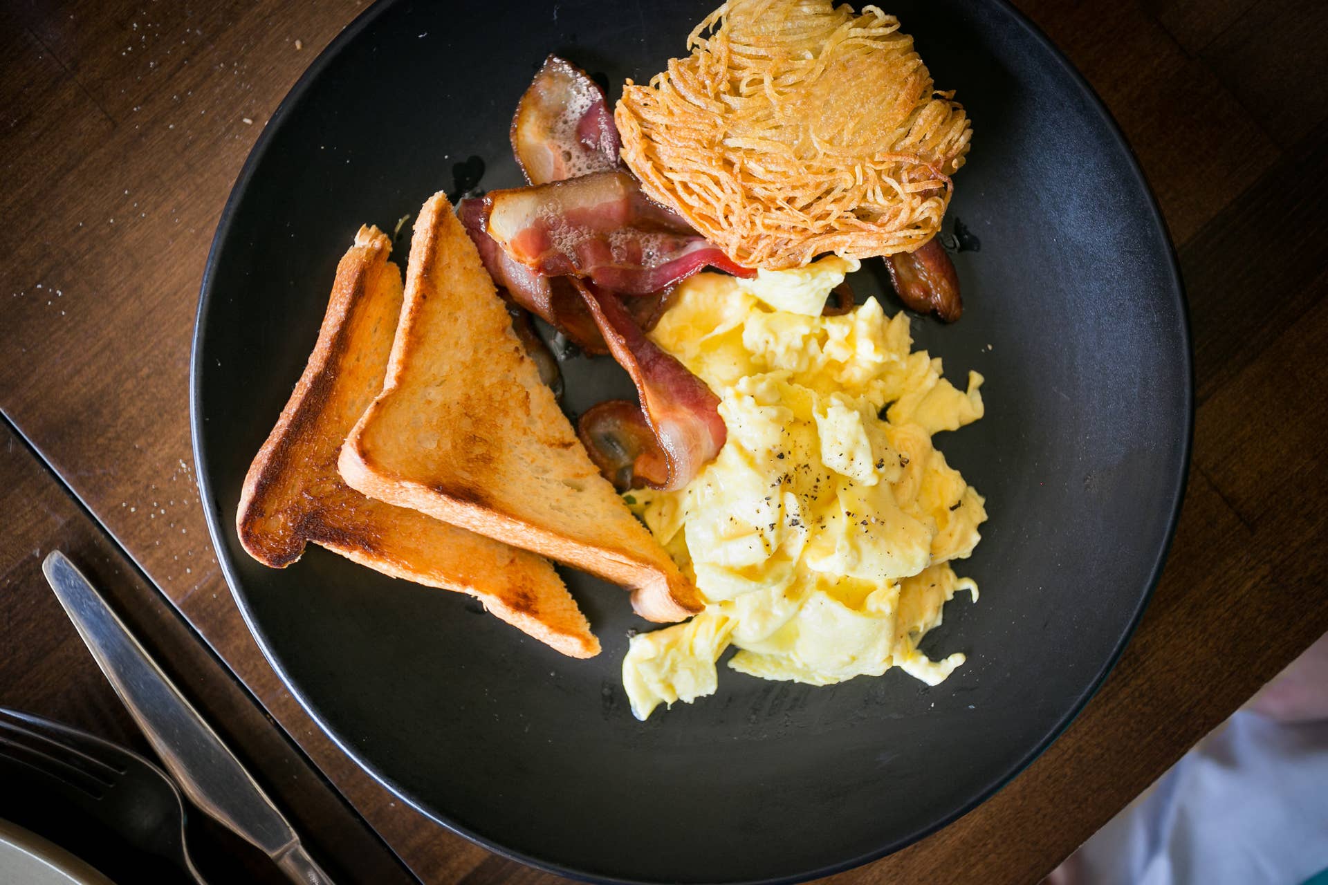 As prices soar, Minnesota restaurants are adding surcharges for eggs ...