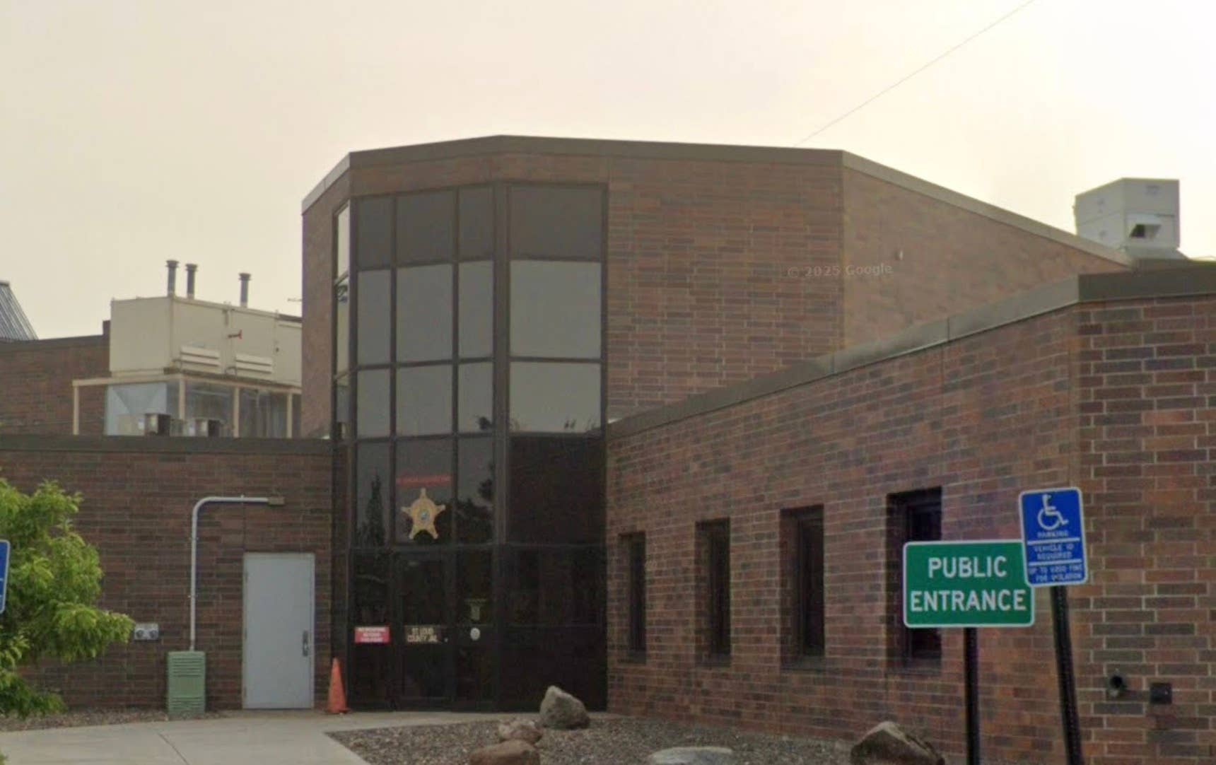 Man, 35, dies after being found 'unresponsive' in Duluth jail cell ...