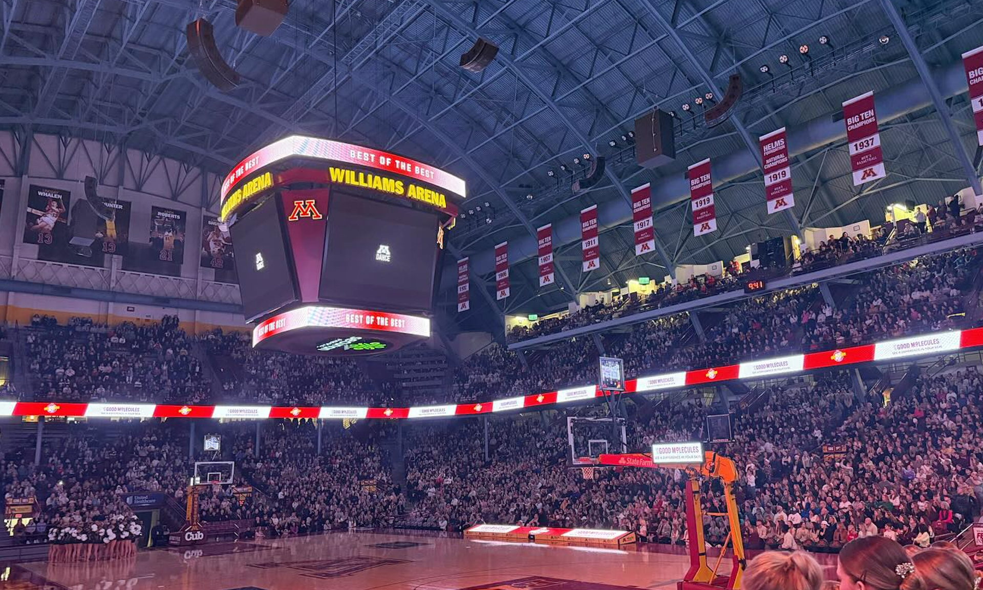 A year after viral performance, fans pack the Williams Arena for U of M ...