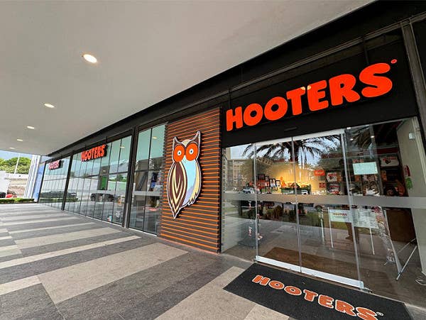 Hooters, an original Mall of America tenant, will close its last ...