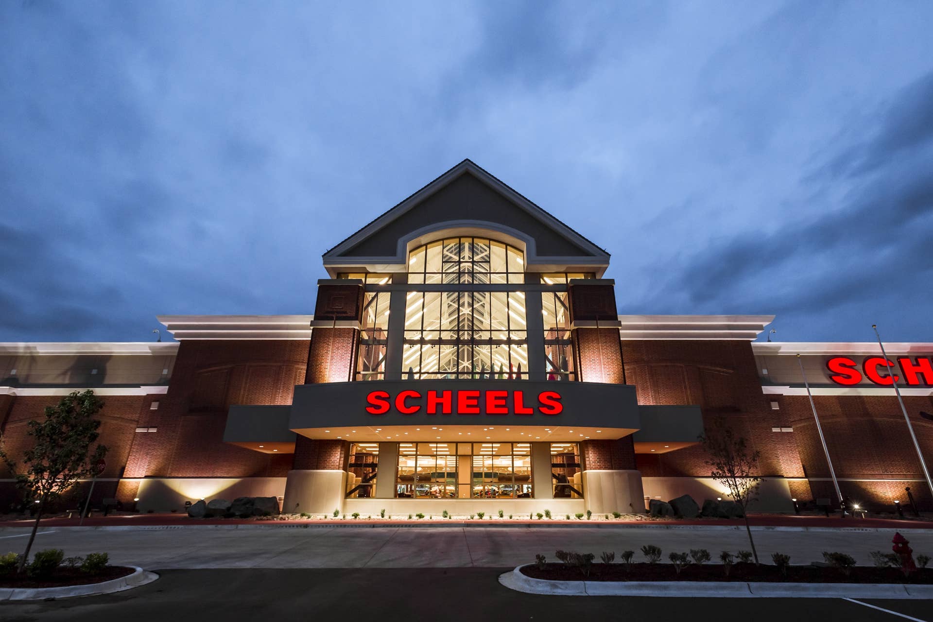 UNRL deal: Sporty St. Paul clothing brand on the rack at SCHEELS ...