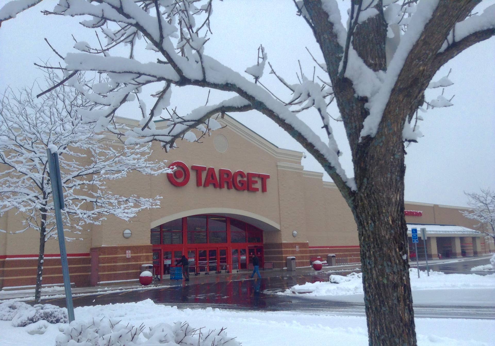 What major retailers are open on Christmas Eve and Day 2025 in ...